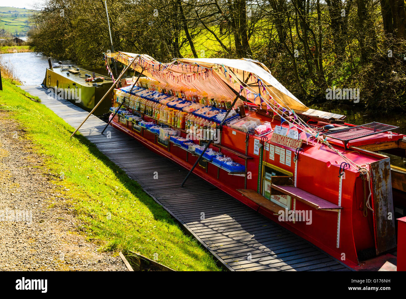 Narrowboat selling fudge on the Leeds and Liverpool Canal at ...