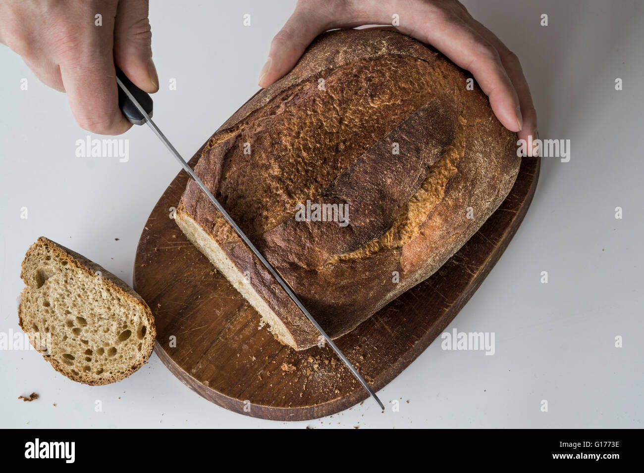 Cake cutting hi-res stock photography and images - Alamy