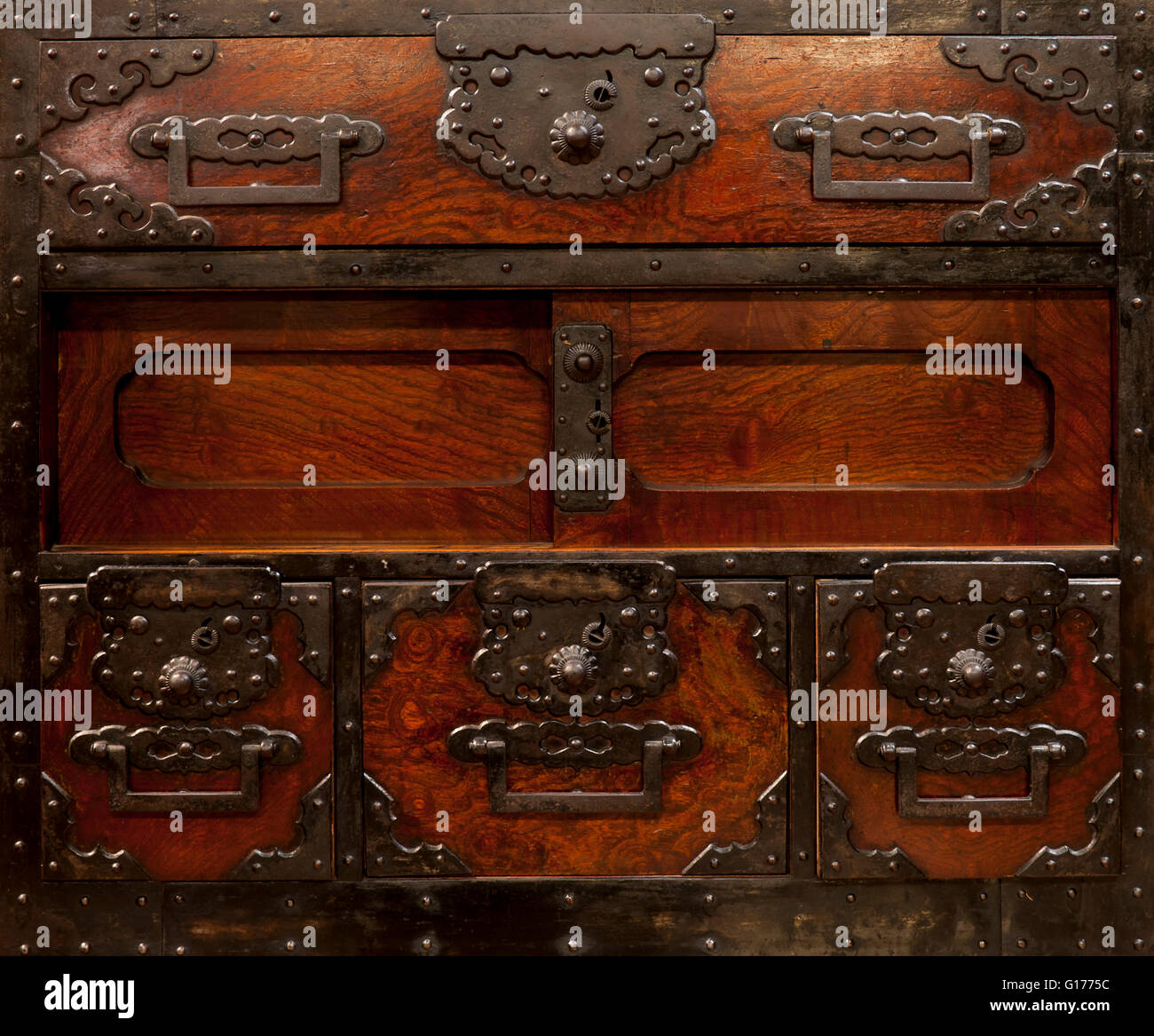 Japanese metal box hi-res stock photography and images - Alamy