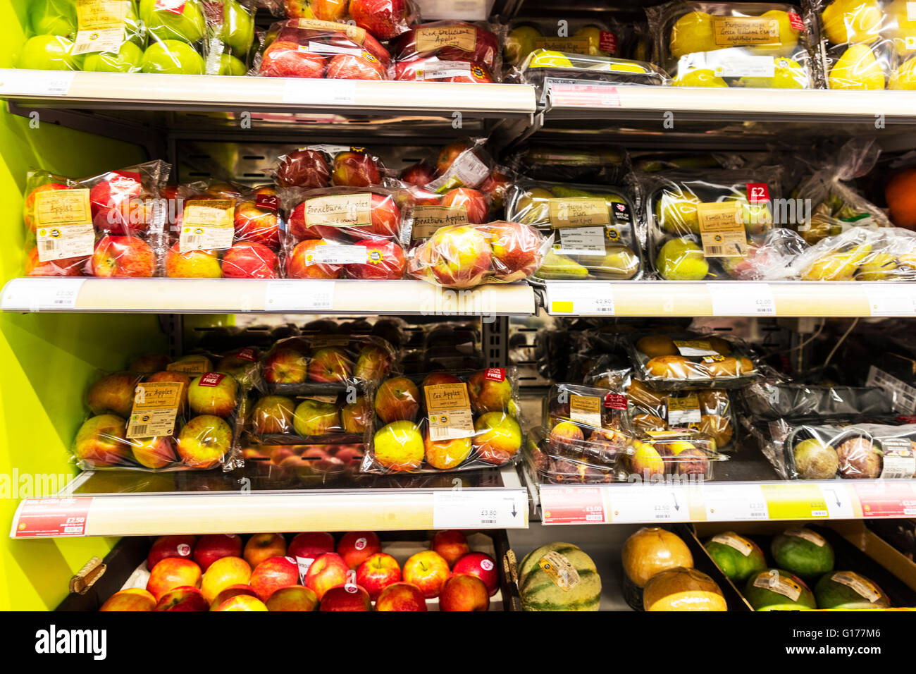 Supermarket display hi-res stock photography and images - Alamy