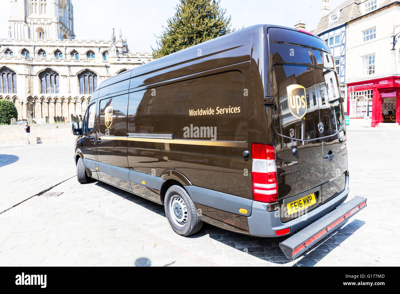 Ups van uk hi-res stock photography and images - Alamy
