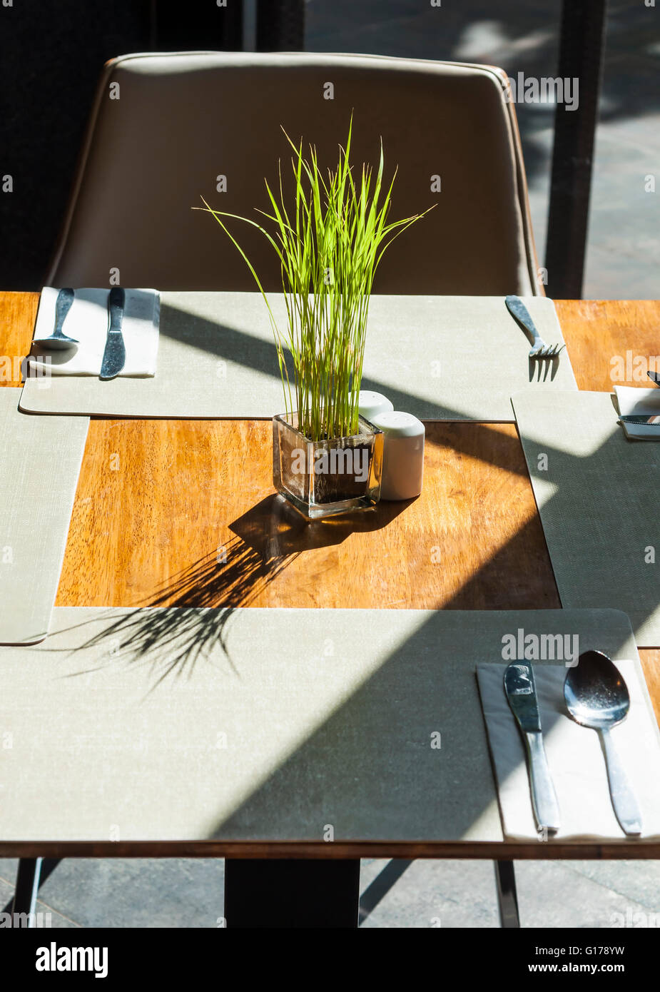 Set up table in a restaurant Stock Photo - Alamy