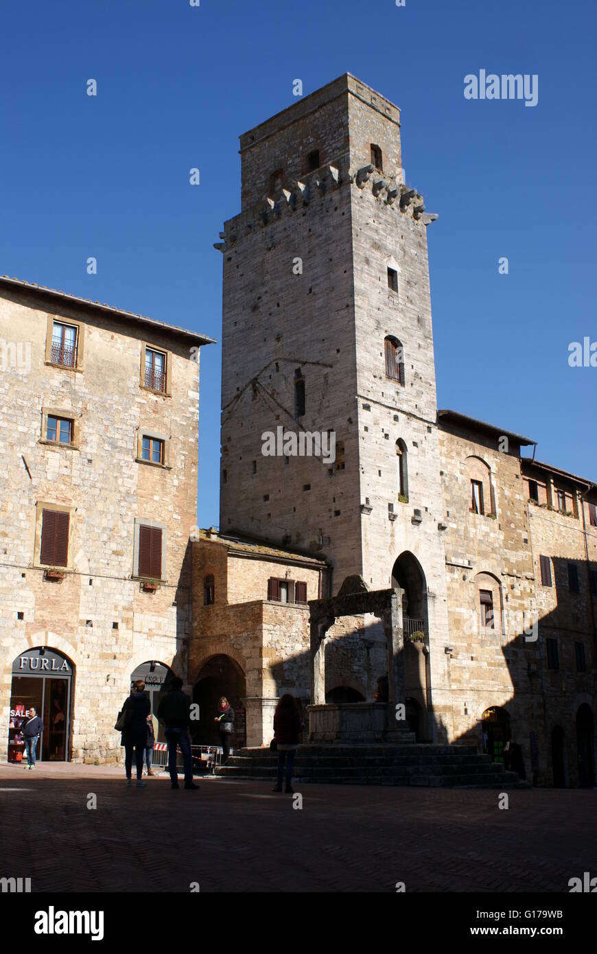Piazza della Cisterna, San Gimignano, Tuscany, Italy Stock Photo - Alamy