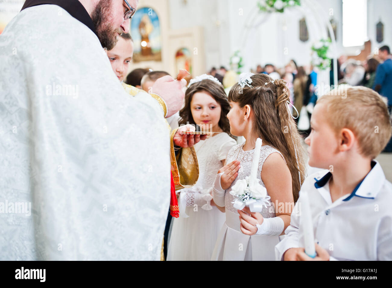 First communion children priest st hi-res stock photography and images ...