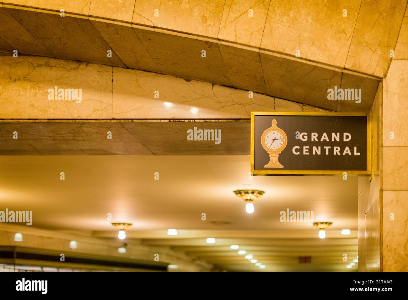 Grand central station sign hi-res stock photography and images - Alamy