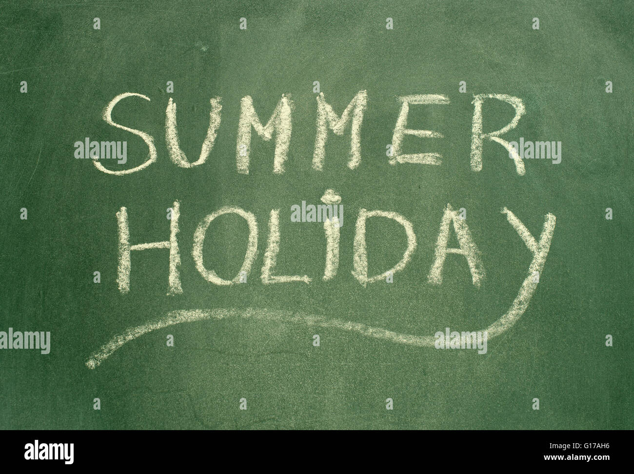 Summer holiday text on green chalkboard Stock Photo - Alamy