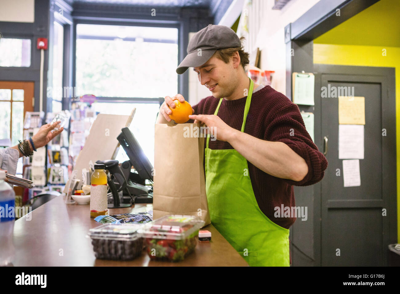 Customer service counter hi-res stock photography and images - Alamy