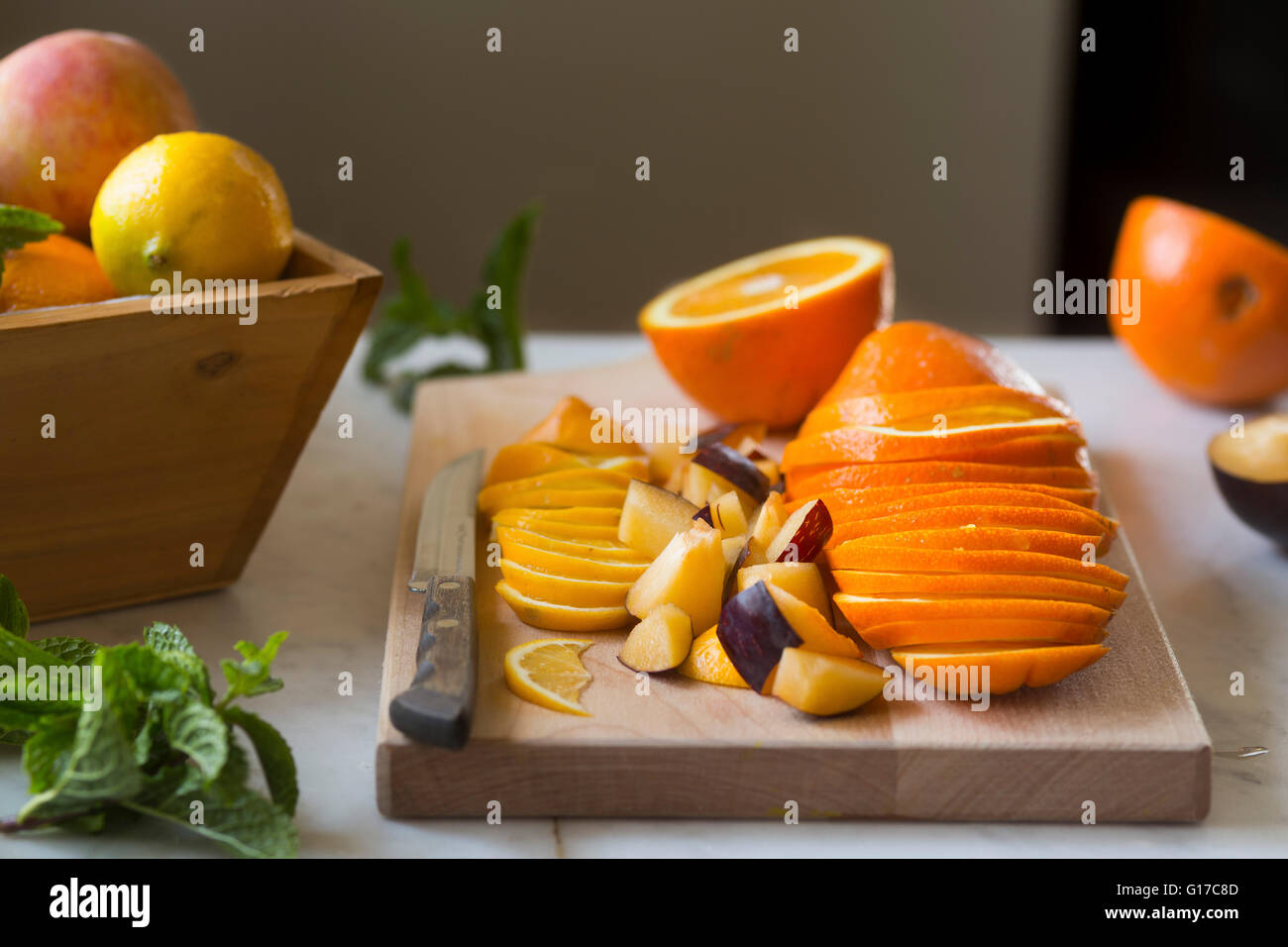 How to cut orange hi-res stock photography and images - Alamy