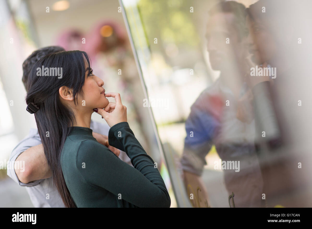 Close up couple shopping hi-res stock photography and images - Alamy