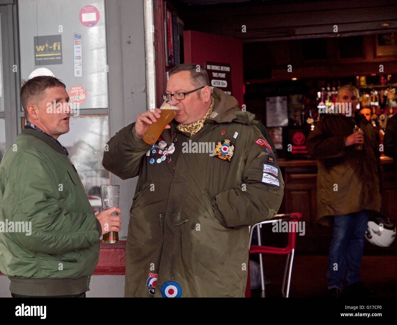 Older men beer hi-res stock photography and images - Alamy
