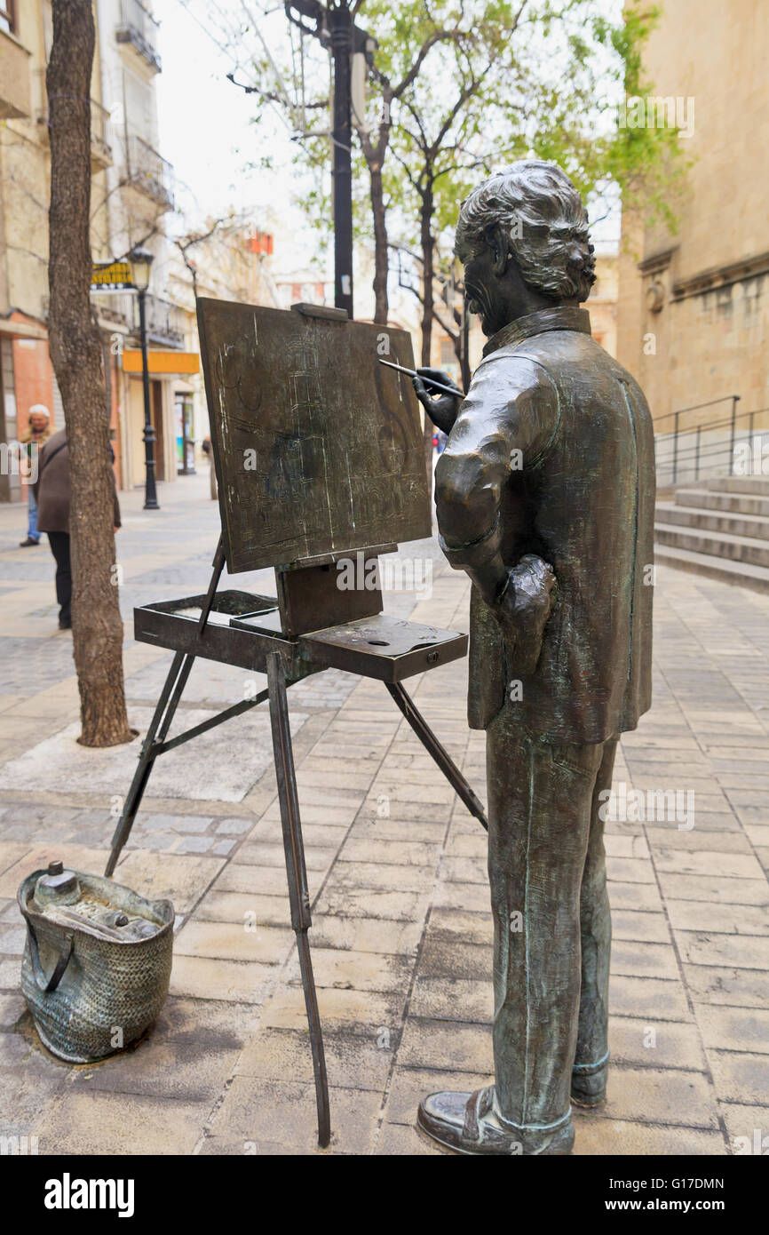 Bronze figure artist outside cathedral hi-res stock photography and ...