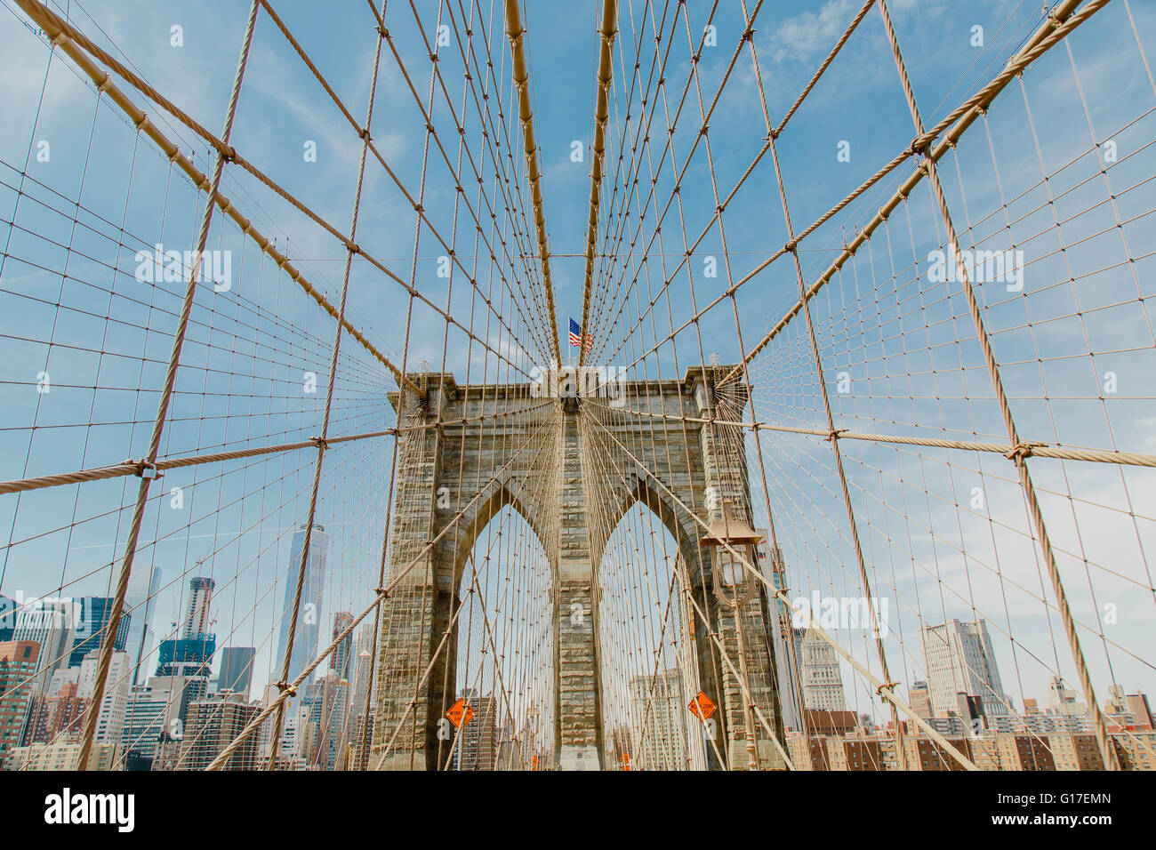 New york city arch cable hi-res stock photography and images - Alamy