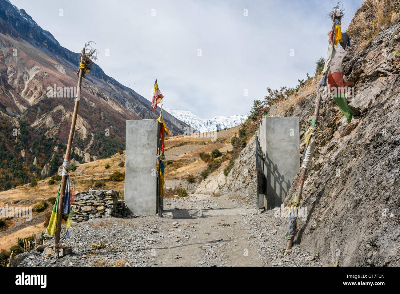 Entrance to traditional Nepali village - Khangsar Stock Photo - Alamy