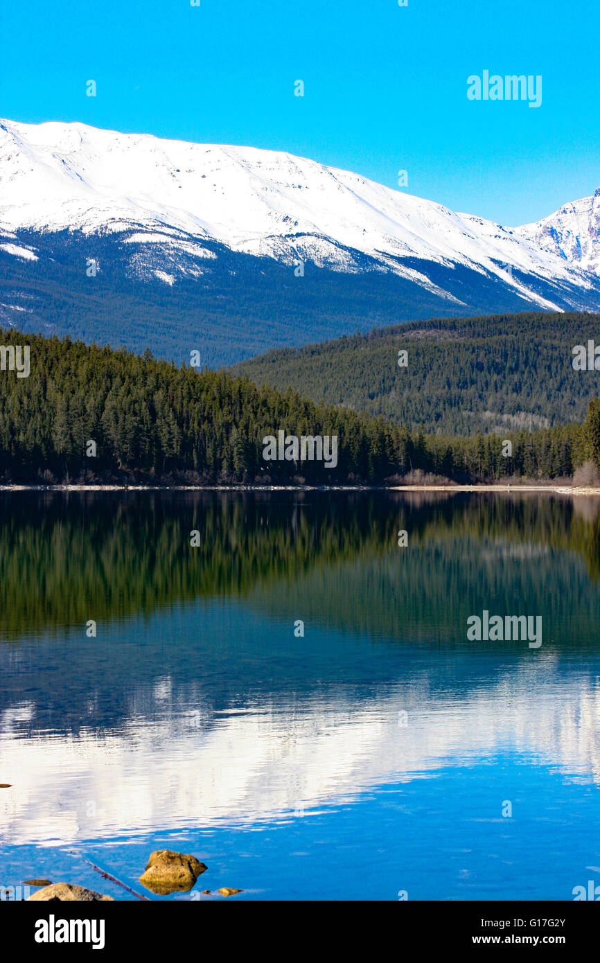 Canadian beauty in Alberta Canada, beautiful reflection in the clear ...