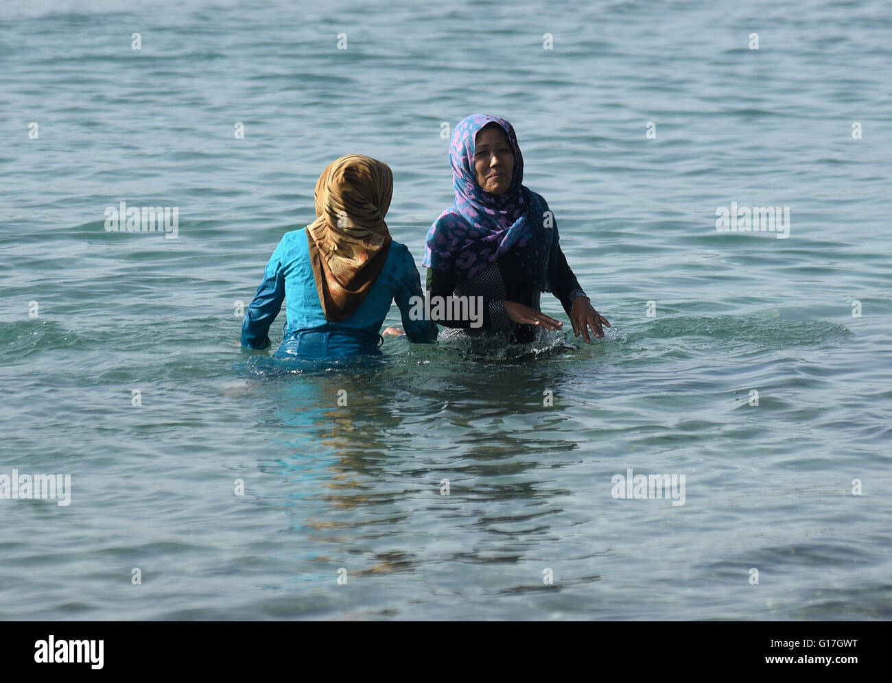 Women migrants hi-res stock photography and images - Alamy