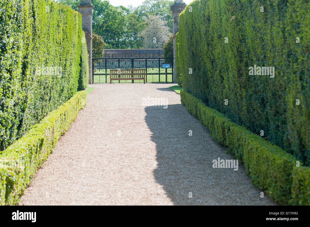 Pathway through grounds formal hi-res stock photography and images - Alamy
