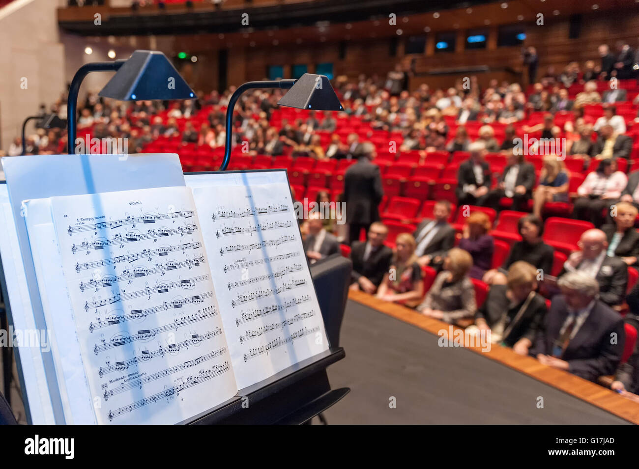 Music orchestra on starting hi-res stock photography and images - Alamy