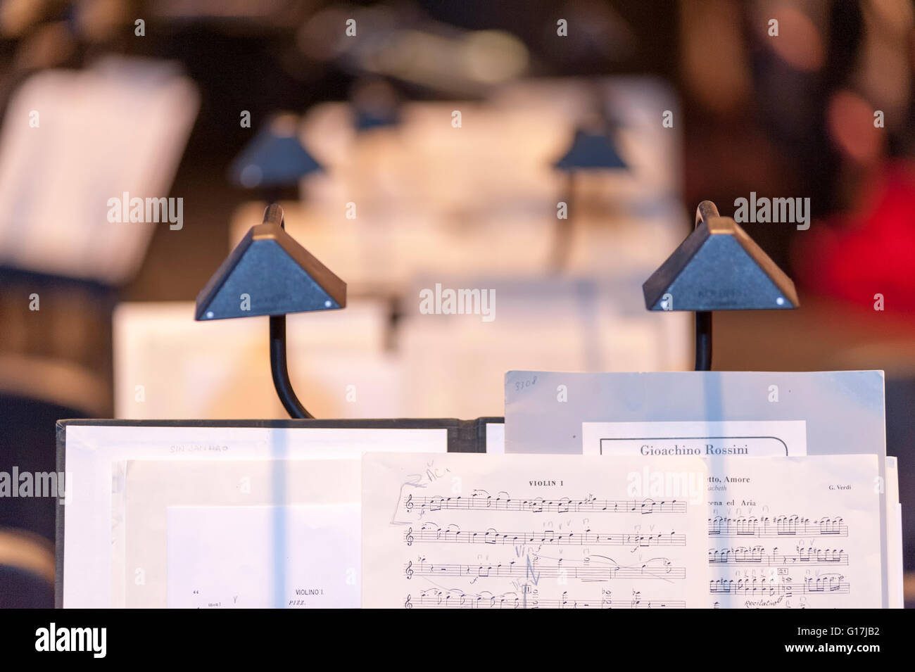 Classic orchestra concert hi-res stock photography and images - Alamy