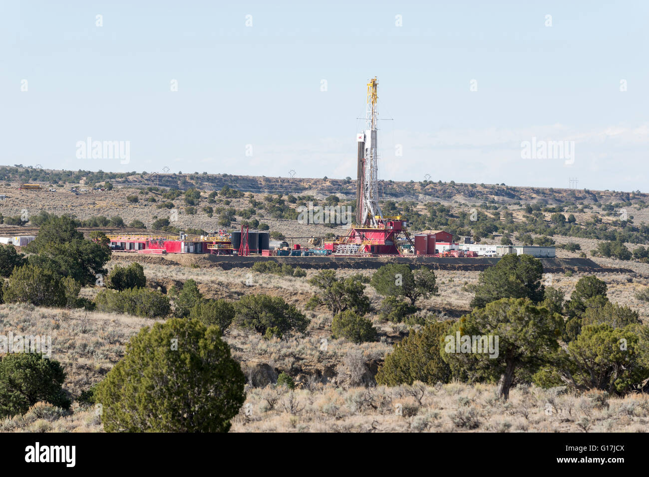 Drilling rig in the desert hi-res stock photography and images - Alamy