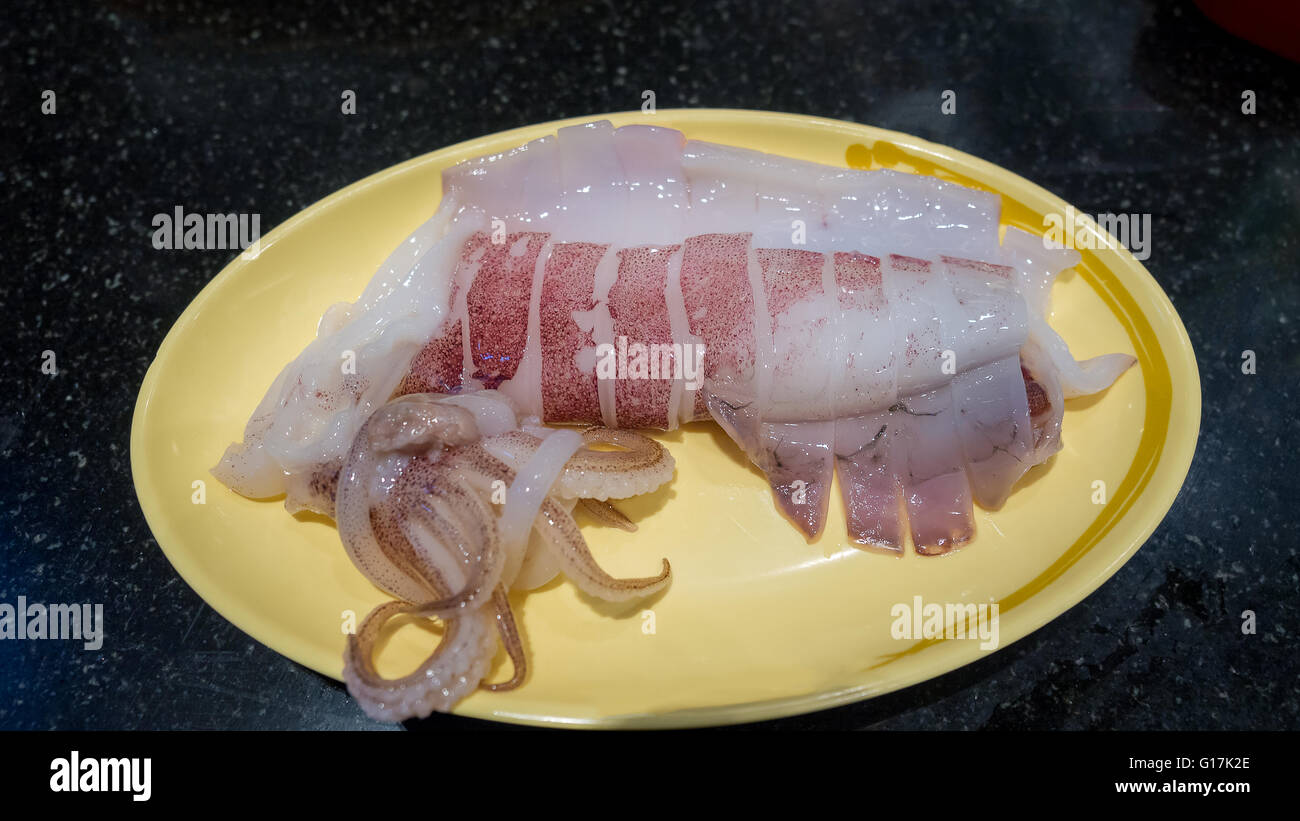 Yellow cuttlefish hi-res stock photography and images - Alamy