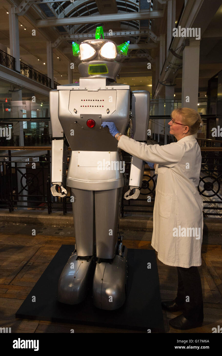 London, UK. 10 May 2016. Pictured: Conservator Kate Perks switches on ...