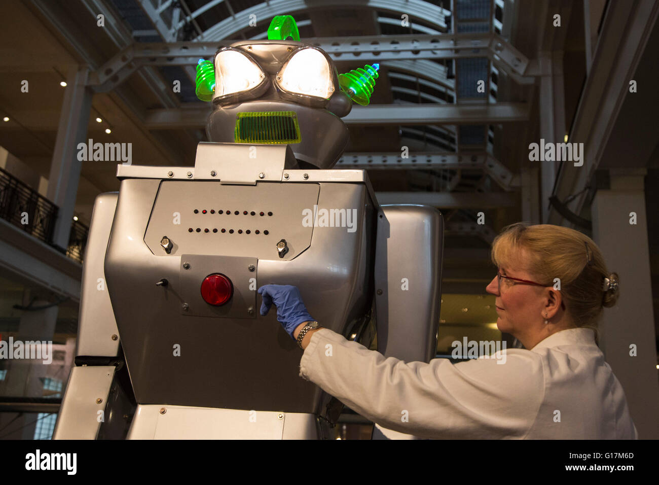 Humanoid robot history hi-res stock photography and images - Alamy