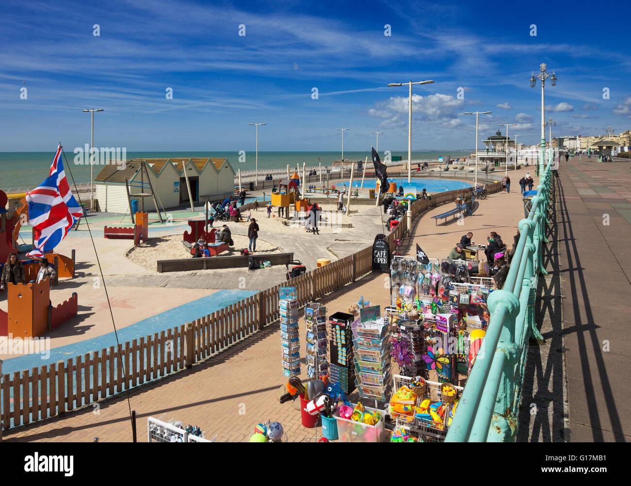 Brighton promenade railings hi-res stock photography and images - Alamy