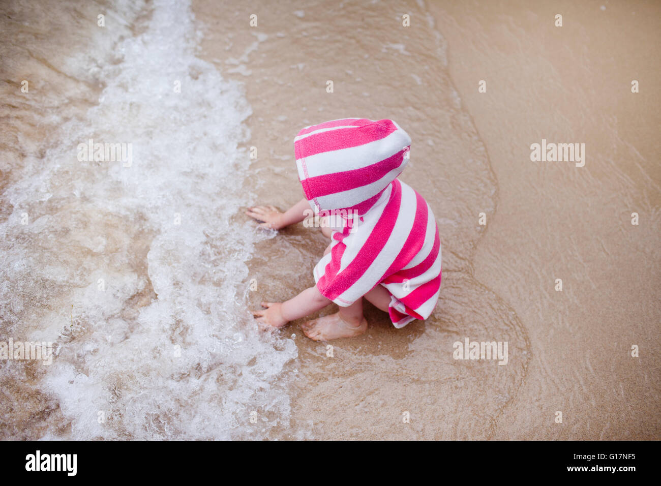 Baby at the sea hi-res stock photography and images - Alamy