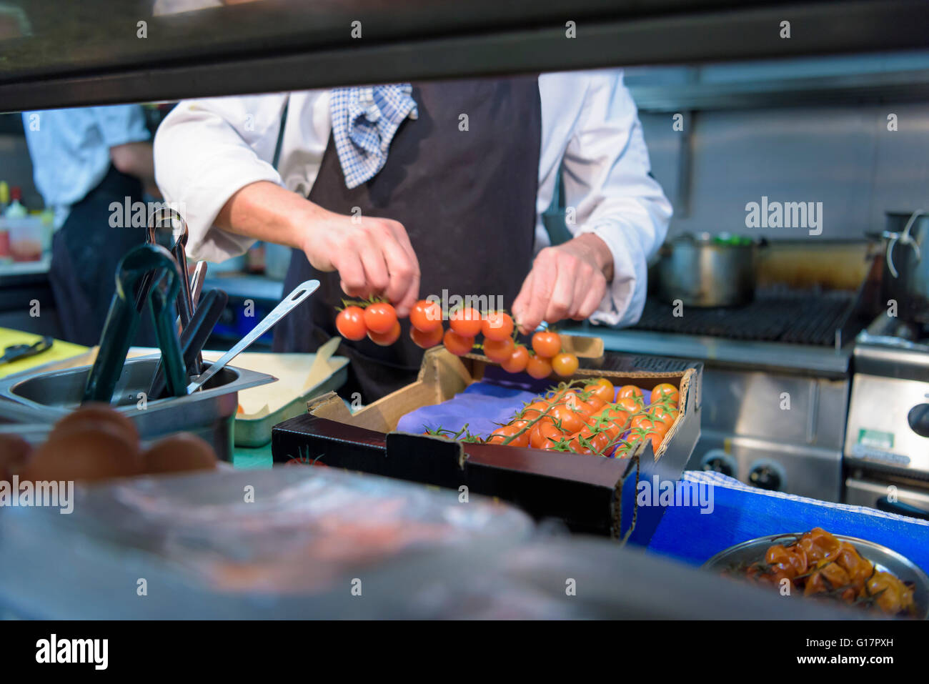 Kitchen hand restaurant hi-res stock photography and images - Alamy