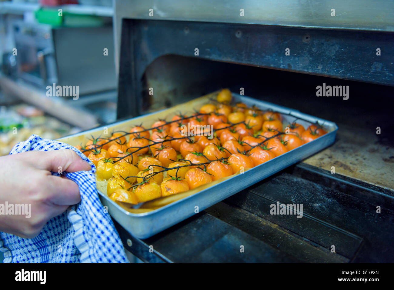 Kitchen tomatoes hi-res stock photography and images - Alamy