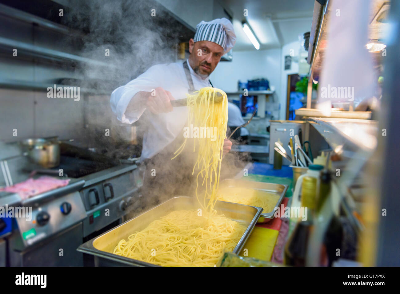 Men in kitchen High Resolution Stock Photography and Images - Alamy