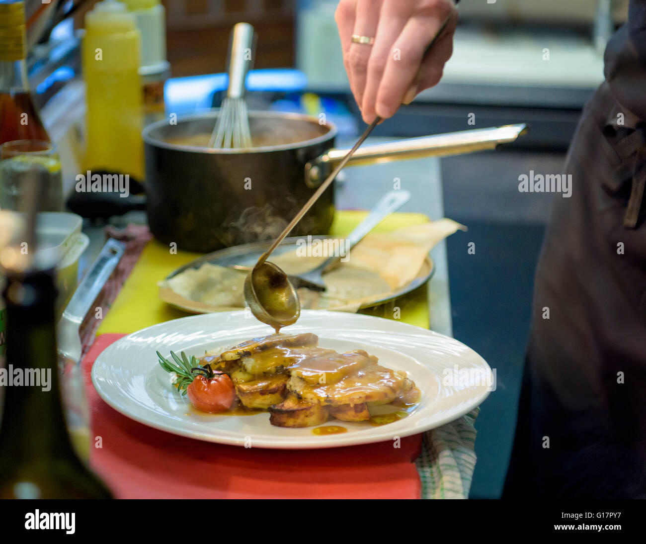 Traditional White Kitchen High Resolution Stock Photography and Images ...