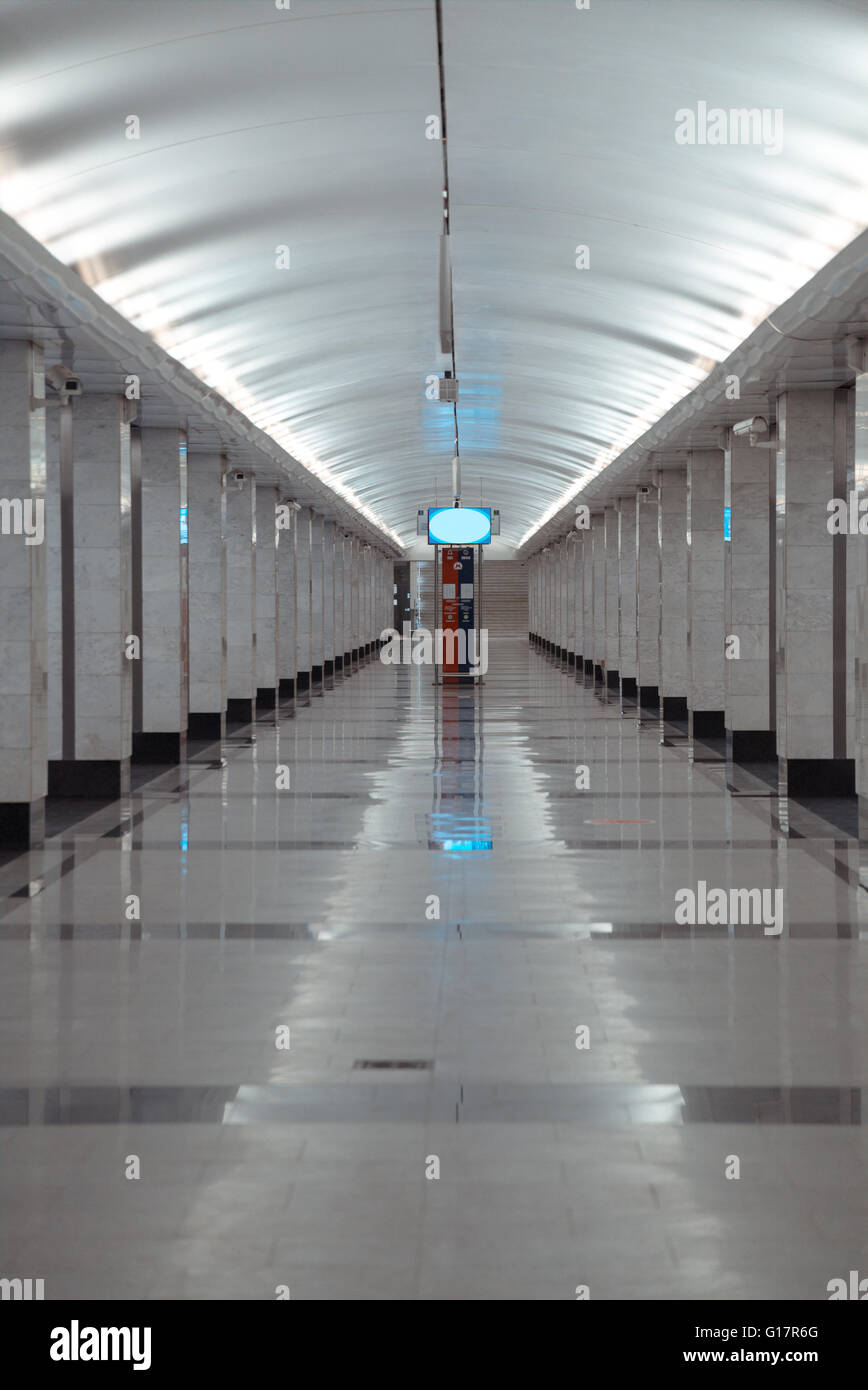 Clear metro platform Stock Photo - Alamy