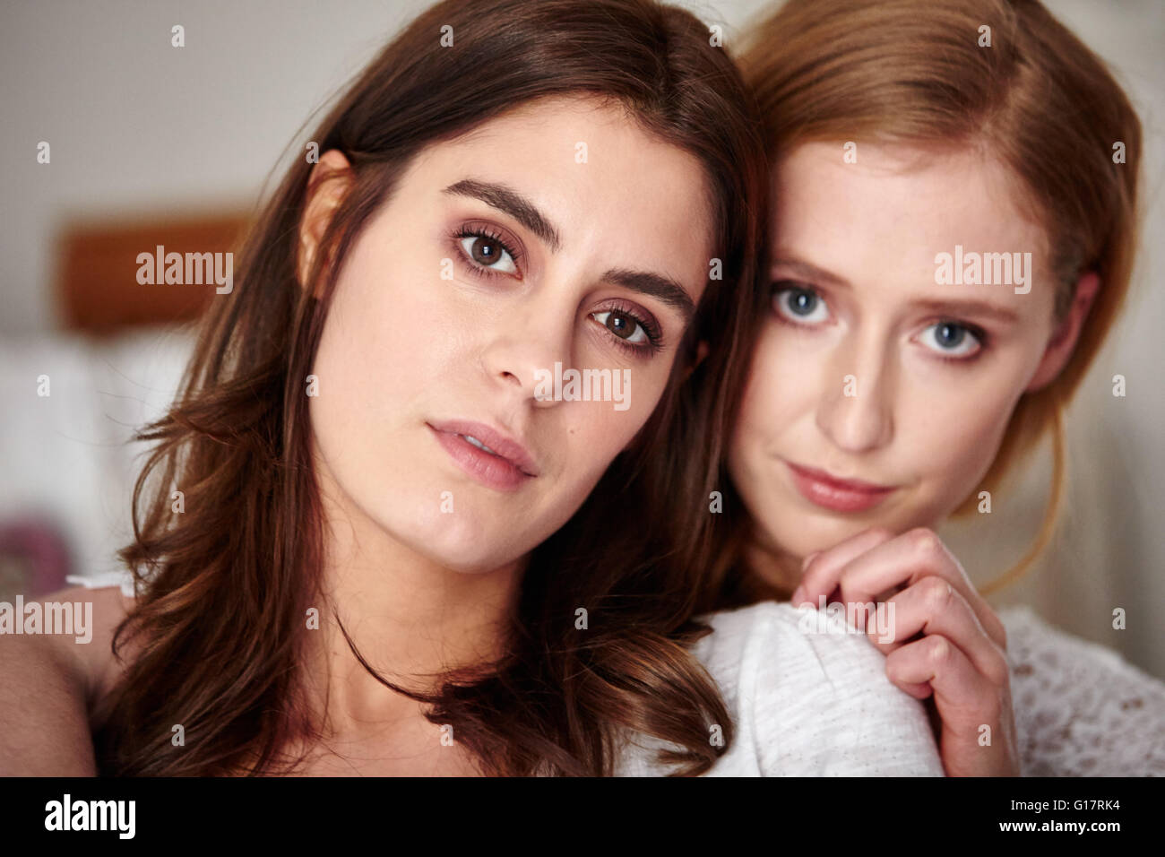 Two beautiful young women hi-res stock photography and images - Alamy