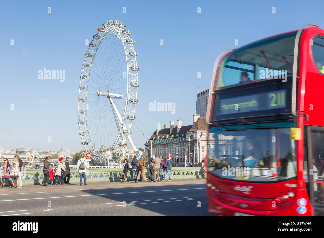 Double-decker and crowd of people crossing Westminster Bridge in London ...