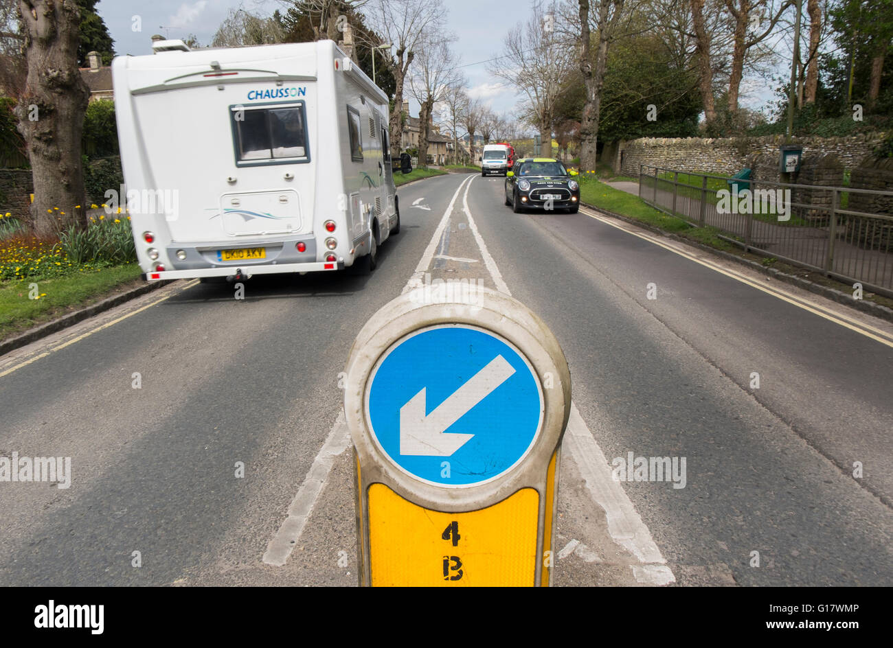 Keep left sign hi-res stock photography and images - Alamy
