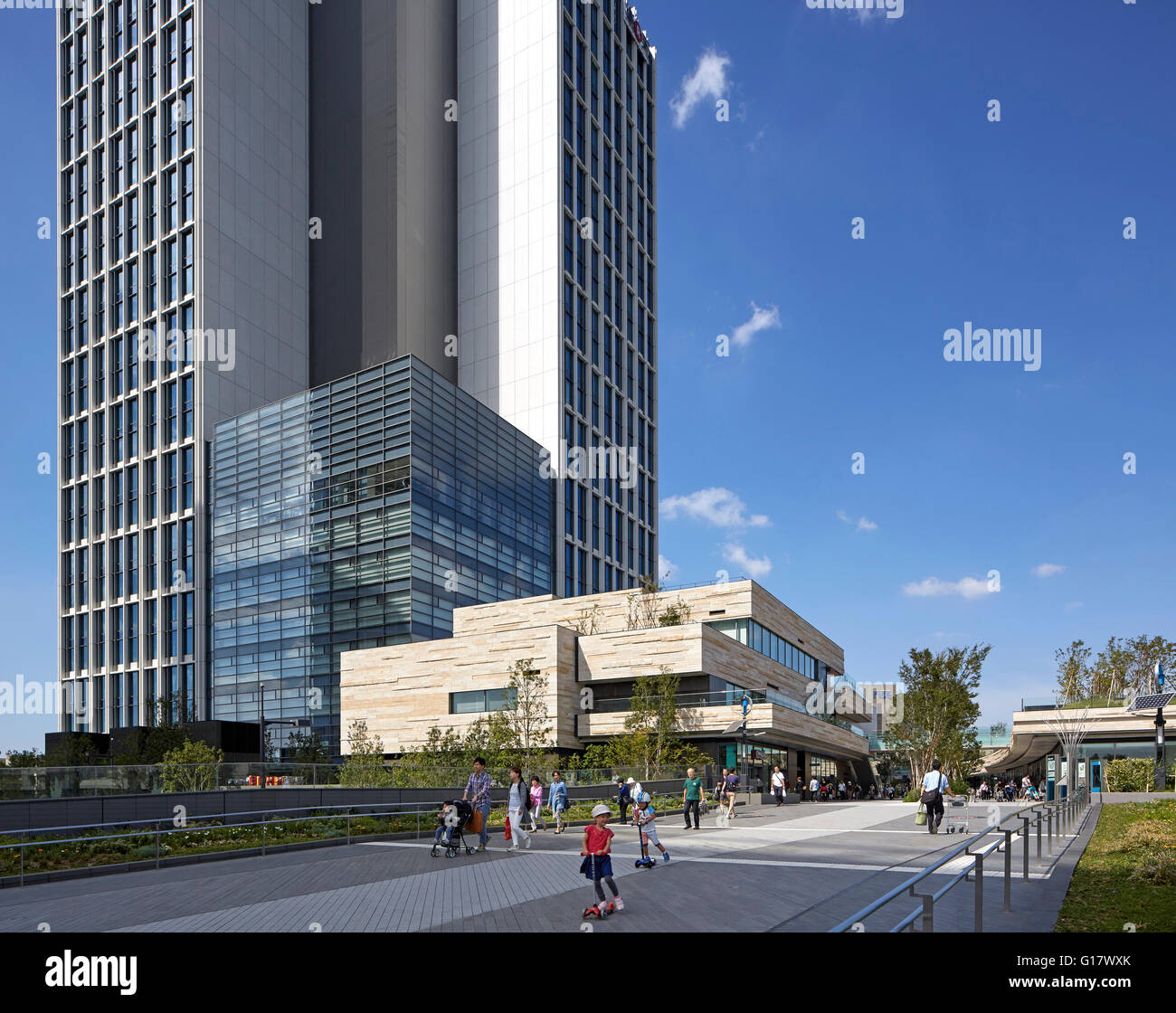 Walkway futako tamagawa hi-res stock photography and images - Alamy