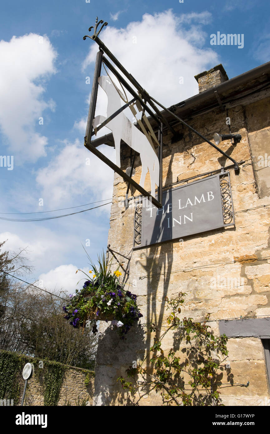 The Lamb Inn in Sheep Street, Burford, Oxfordshire, UK Stock Photo - Alamy