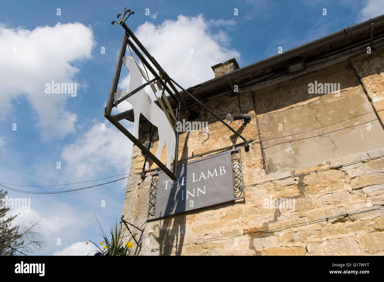 The Lamb Inn in Sheep Street, Burford, Oxfordshire, UK Stock Photo - Alamy