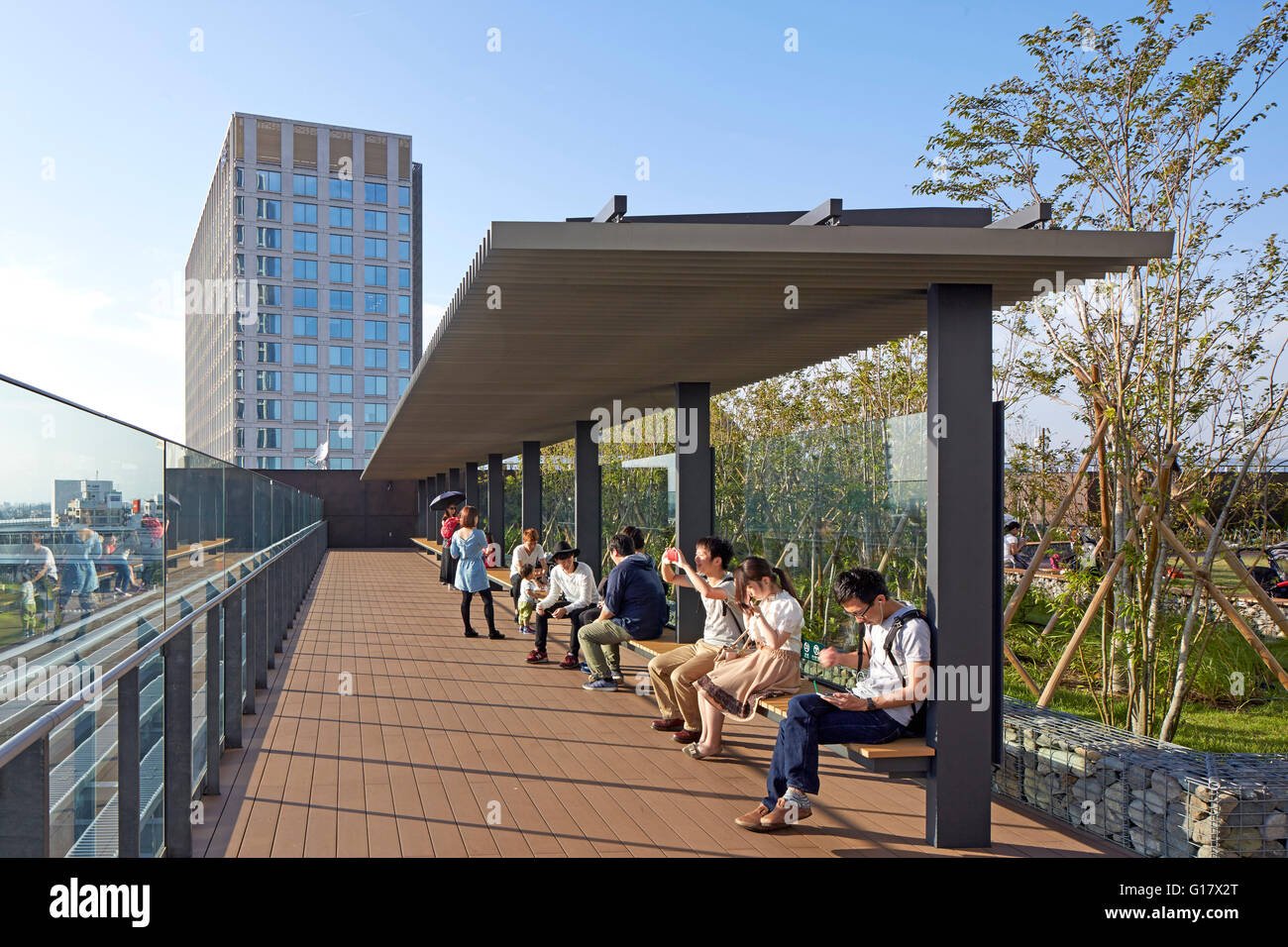 Shaded seating area in high level garden. Futako-Tamagawa Development ...