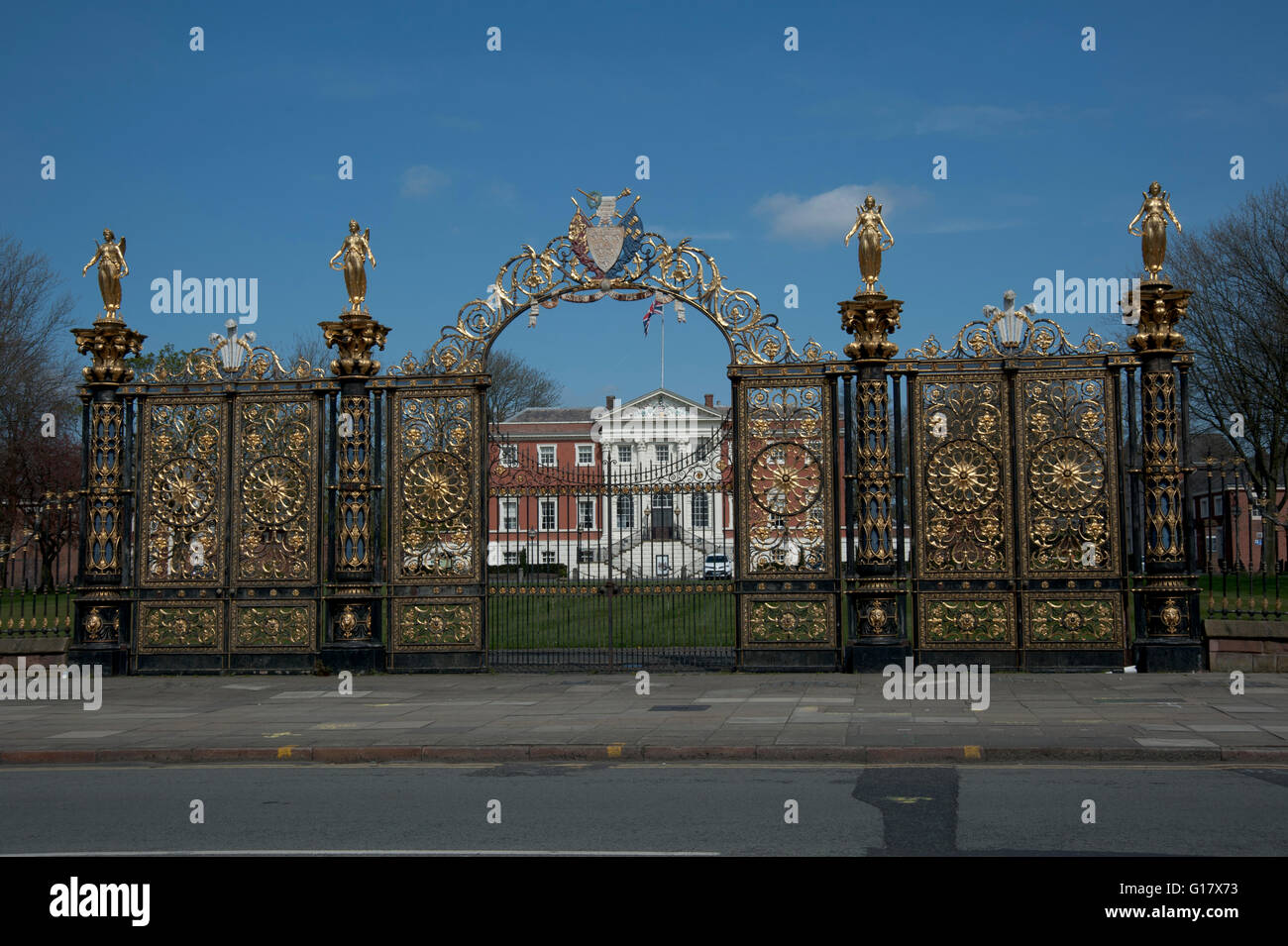 Town hall gates hi-res stock photography and images - Alamy