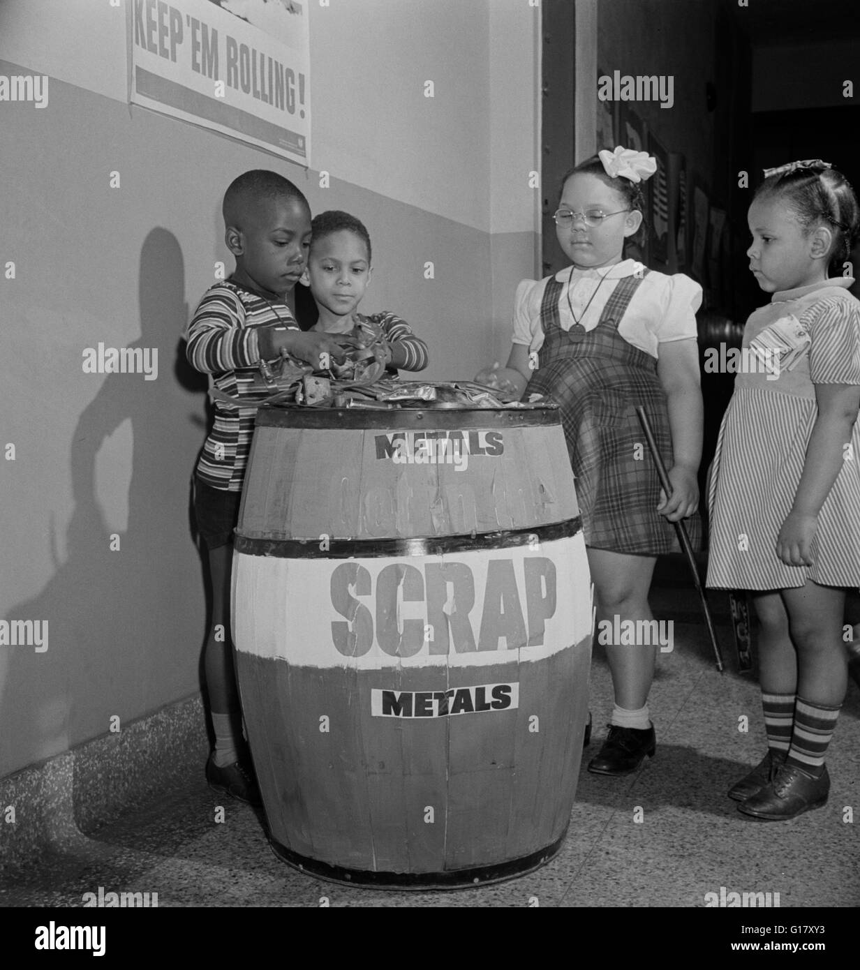 Vintage school children hi-res stock photography and images - Alamy