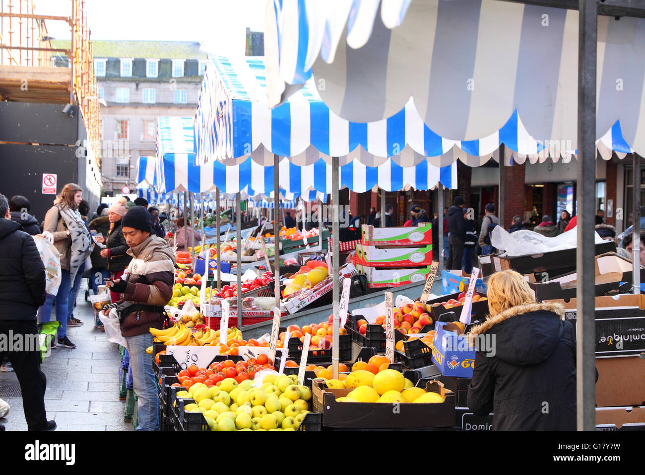 Market stalls in Moore Street, Dublin, Ireland Stock Photo - Alamy