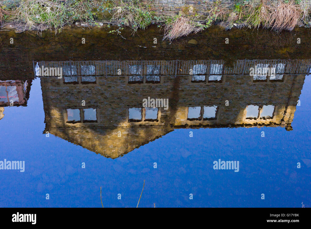 Waters mirror hi-res stock photography and images - Alamy