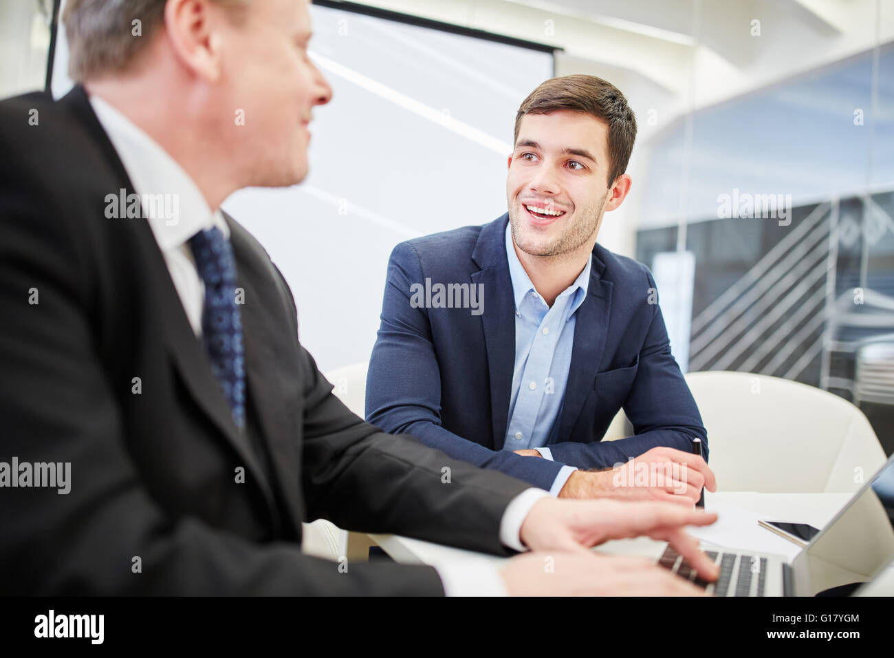 Positive dialogue hi-res stock photography and images - Alamy