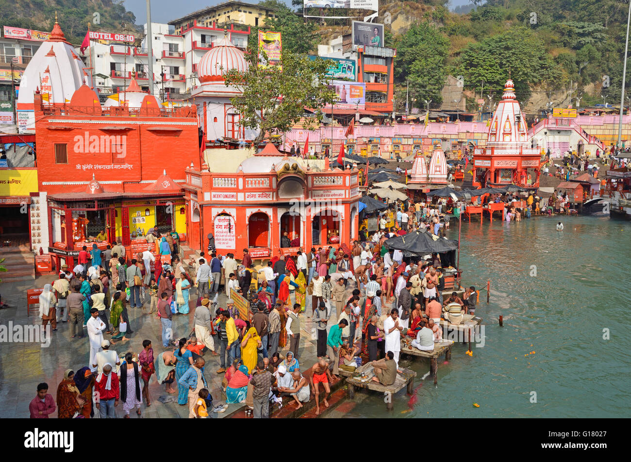 Hindu religious activities at Har-ki-Paudi, Haridwar, Uttarakhand ...