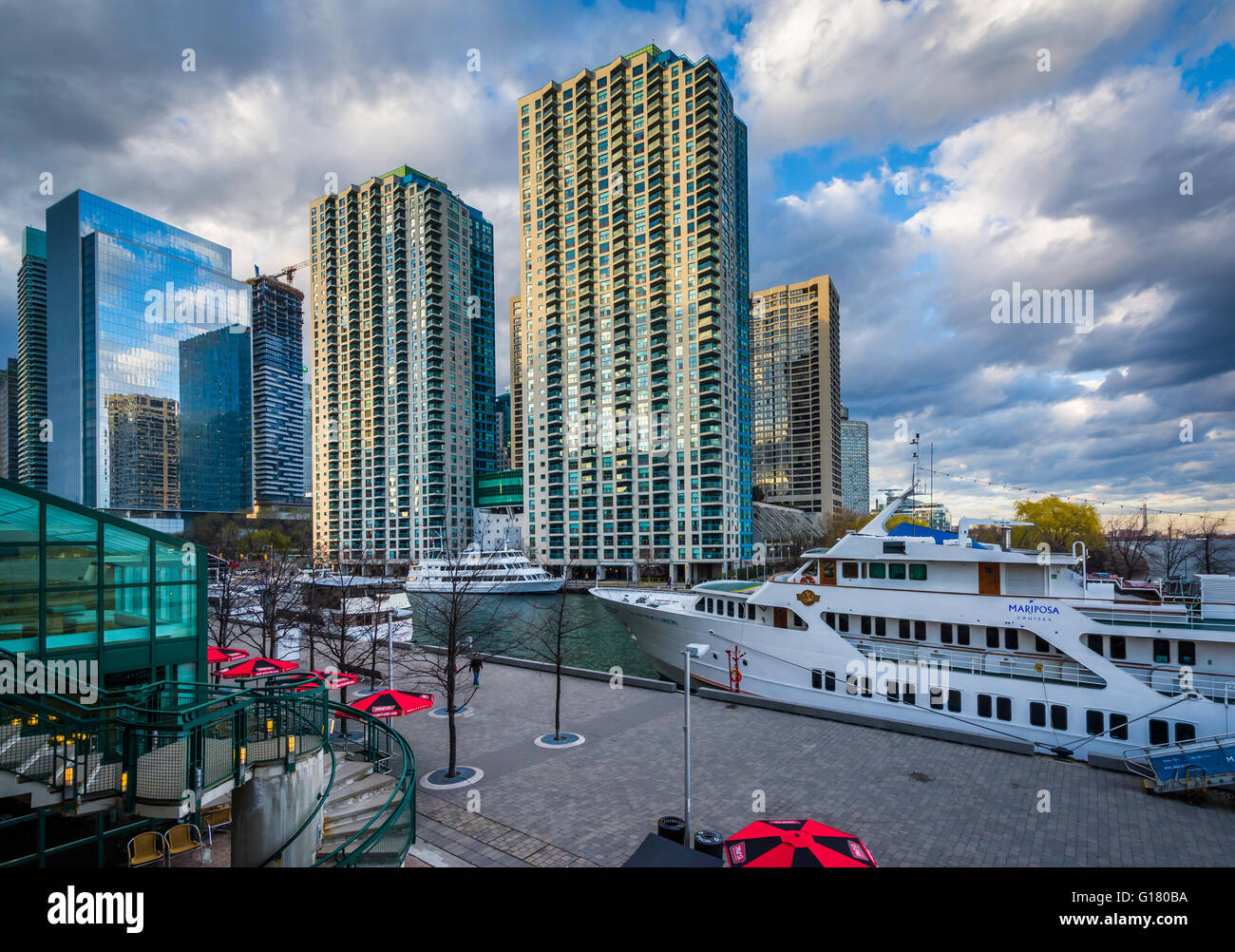 Toronto boat hi-res stock photography and images - Alamy