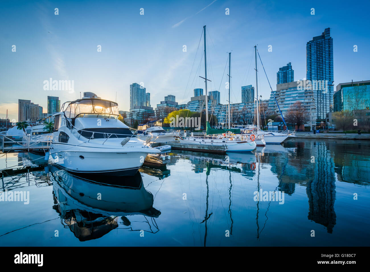 Marina and the downtown skyline, seen at the Harbourfront in Toronto ...