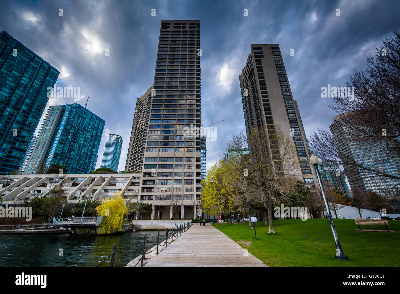 Harbourfront park hi-res stock photography and images - Alamy