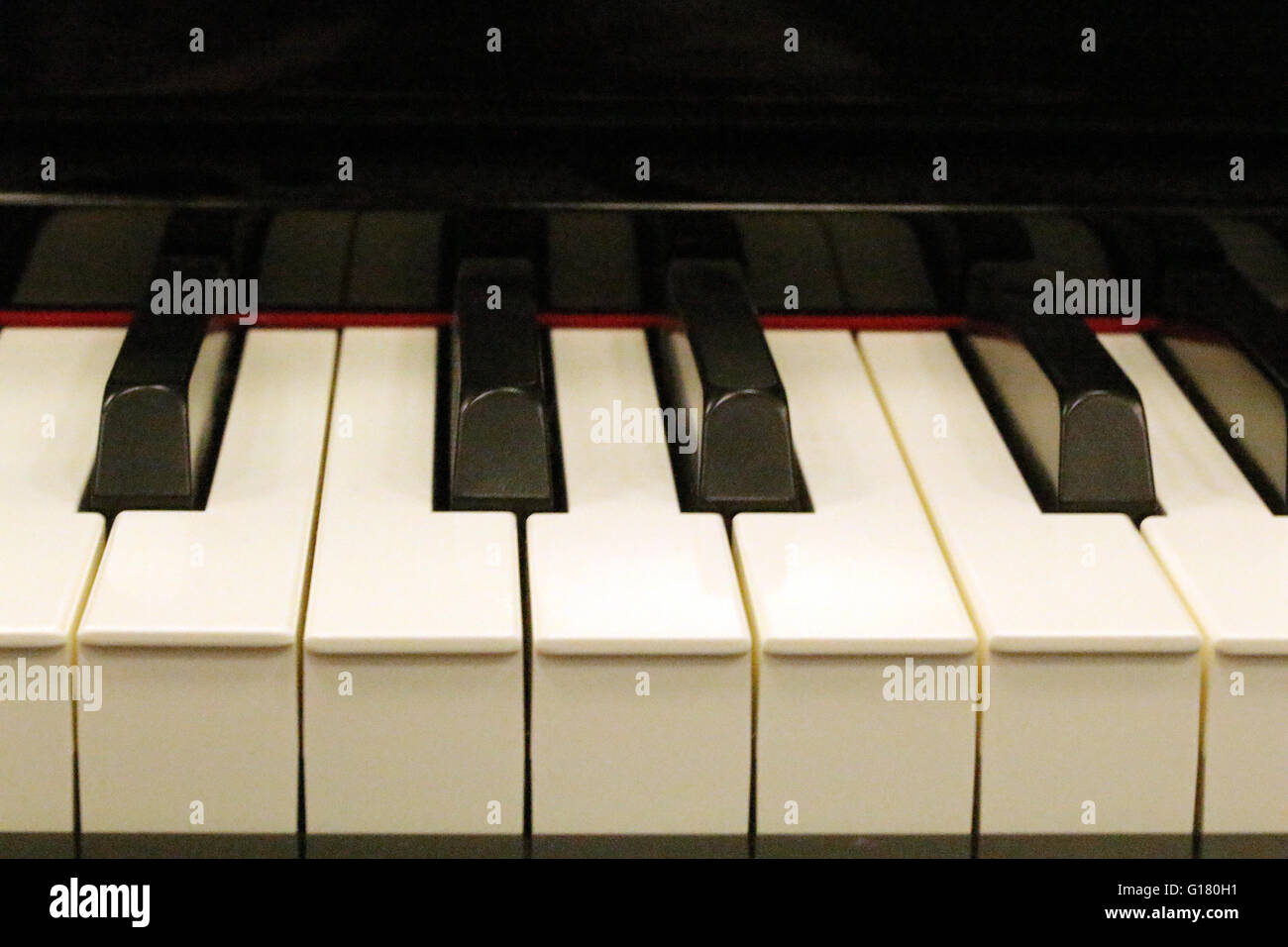 Black and white piano keys hi-res stock photography and images - Alamy